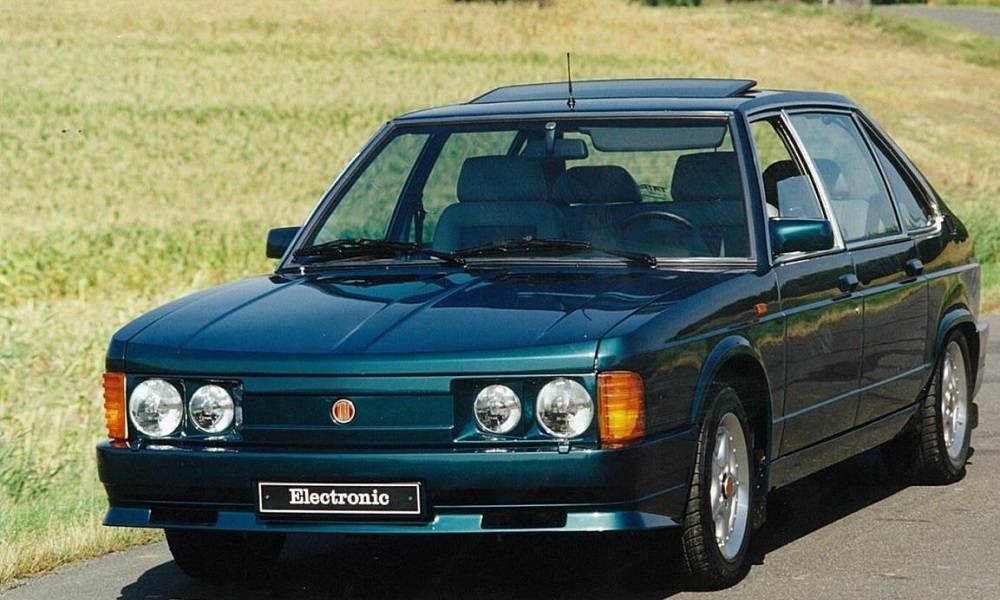 Tatra T613: Historický unikát s hovoriacim palubným počítačom ...