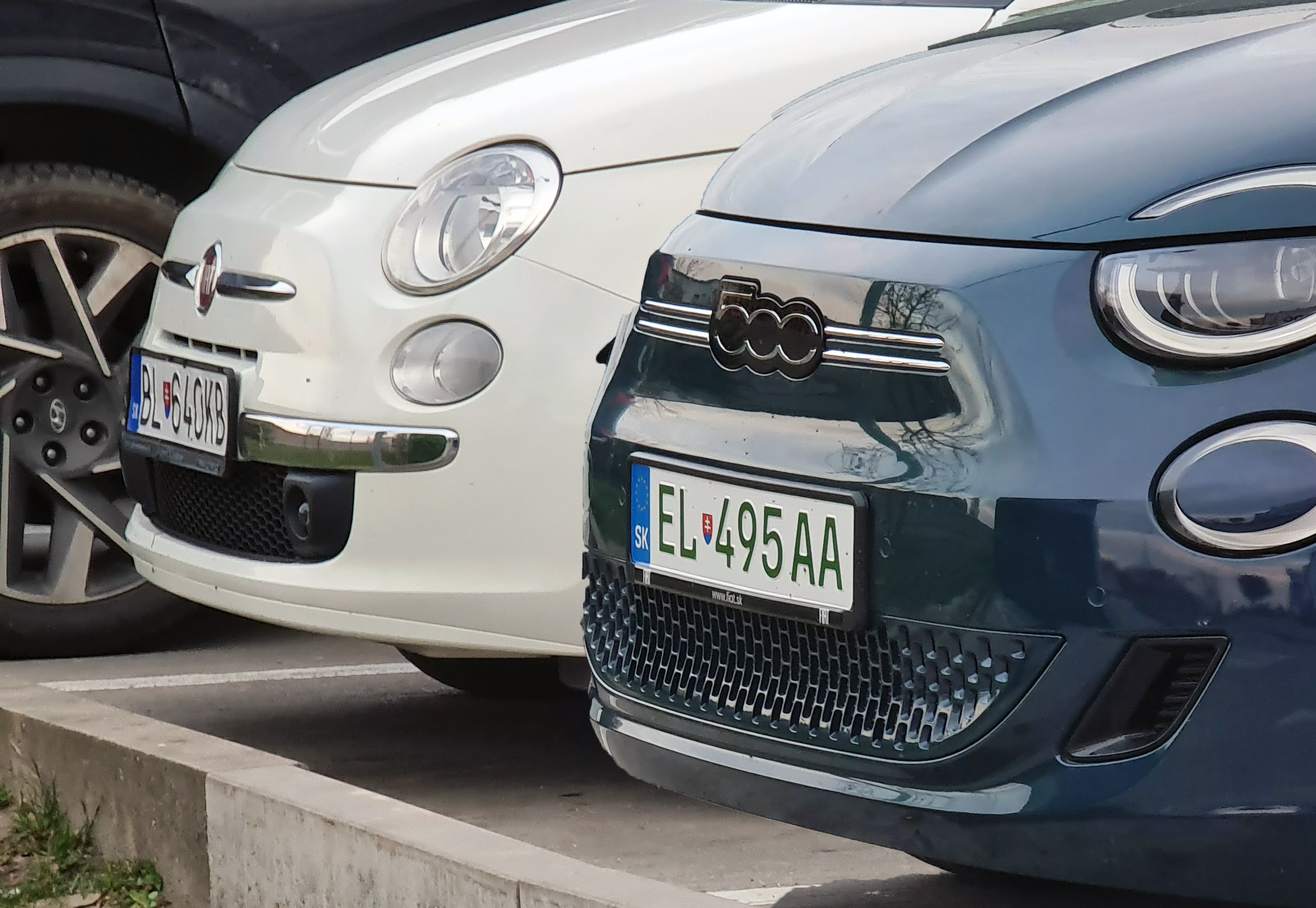 Namiesto plechu odolný plast: Vláda odobrila jednorazové EČV na autá a ...