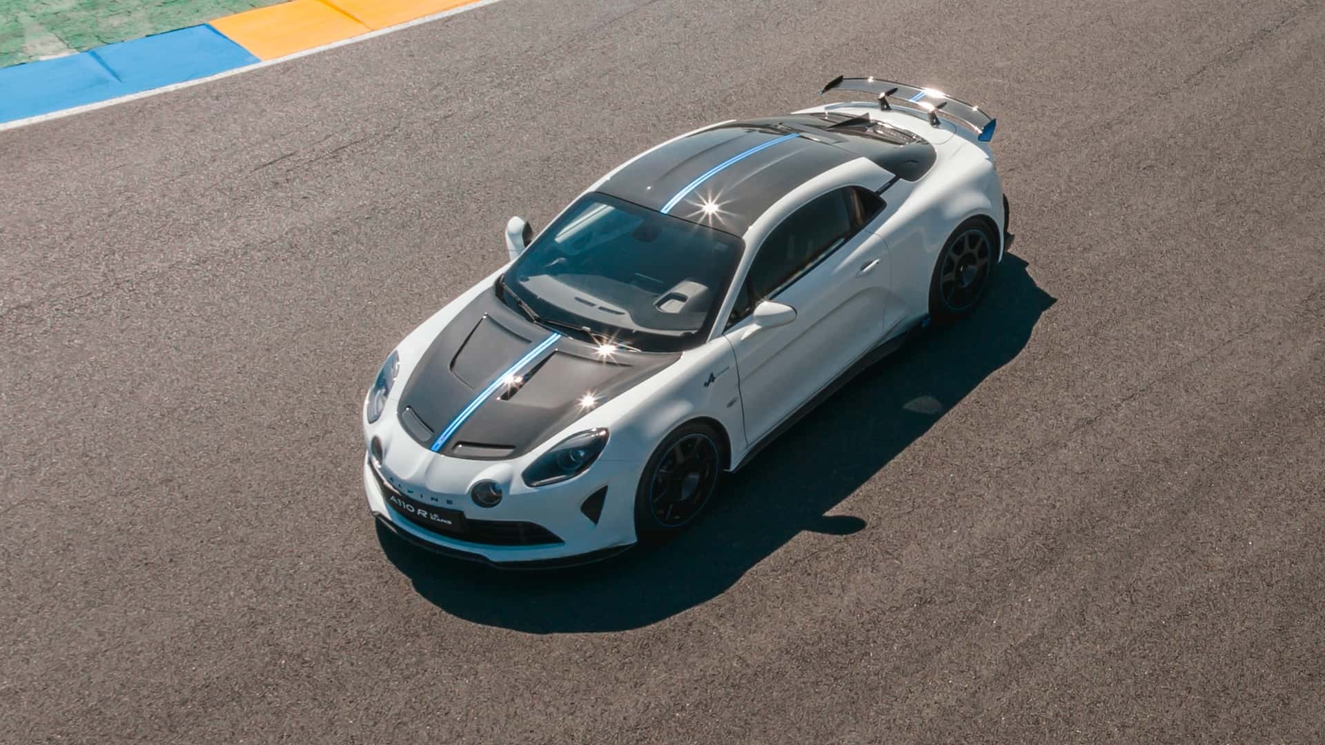 Alpine A110R Le Mans pokračuje v inšpiráciách z motoršportu | Autobazar.EU