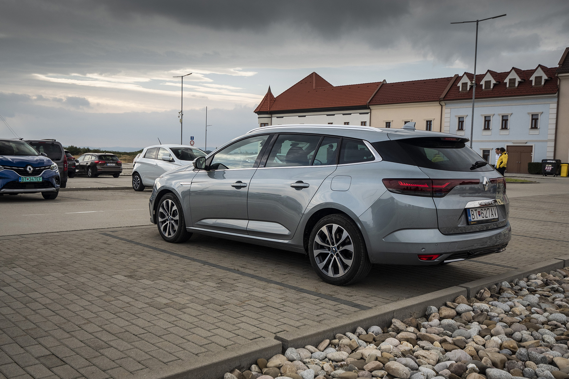 Prvá jazda: Ako funguje plug-in hybrid v Renaultoch Megane a Captur ...