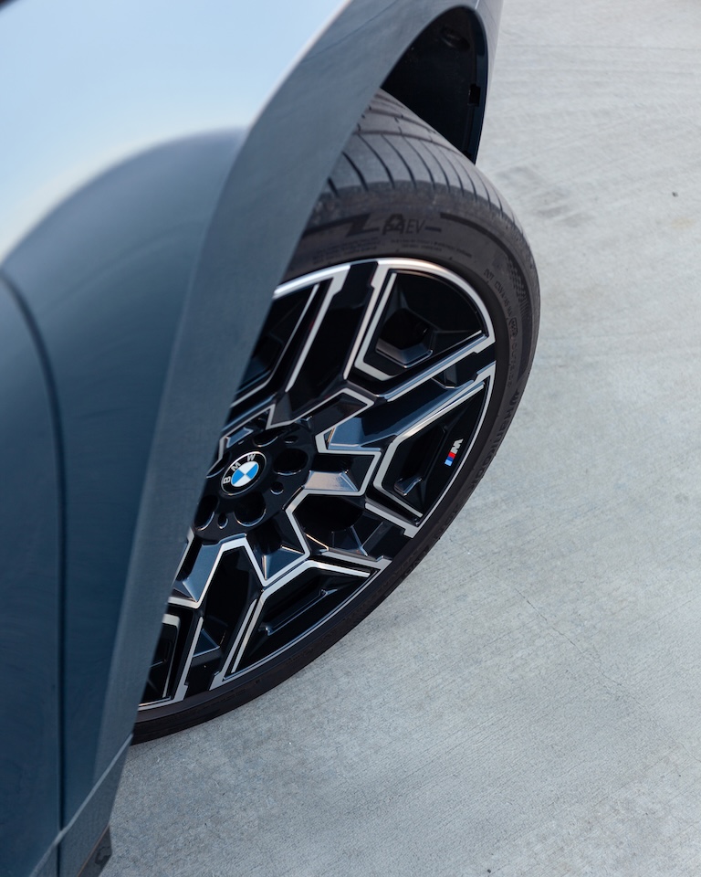 TEST: BMW iX xDrive 45: Ide proti prúdu hneď vo viacerých aspektoch ...